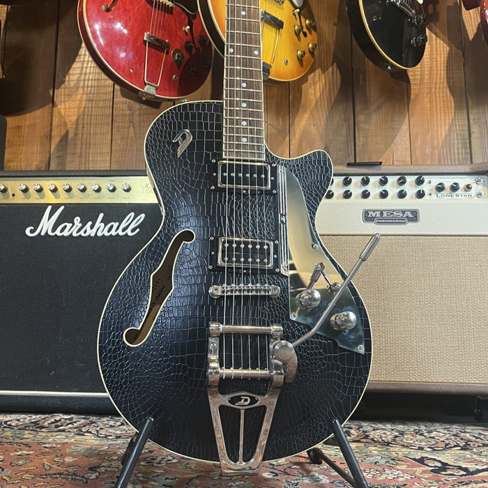 Duesenberg Starplayer TV Outlaw 2010s - Black Tolex – Le Shop Lyon